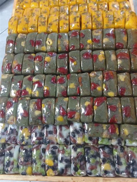 遇到客人來留言說一個草仔粿賣40元貴得離譜的同時，也被抱怨電費帳單這個月多了3萬😒 但我還是無法離開冷氣房磨米 身為haccp冷鏈管理師 做米