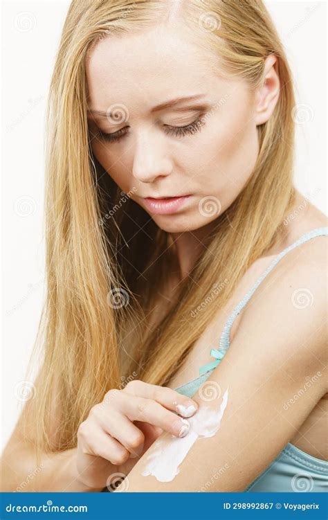Woman Apply Moisturizer Cream On Her Body Stock Image Image Of Woman