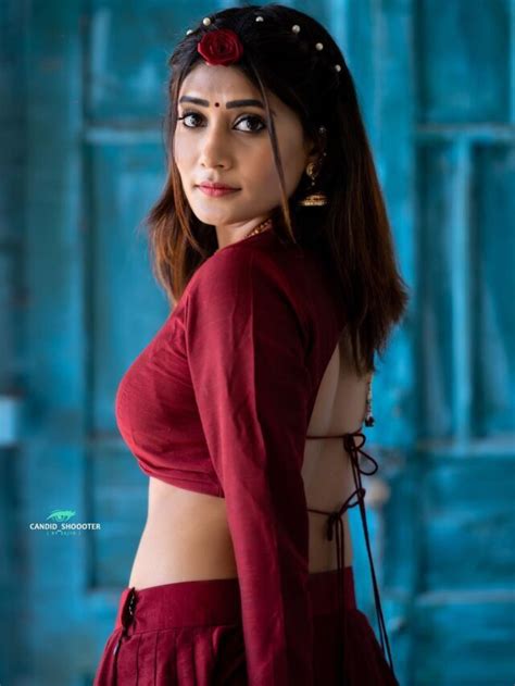 వాసంతి వయ్యారాల విందు గ్లామర్ డోస్ రెట్టింపు చేసిన బ్యూటీ