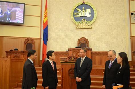 Хван Гё Ан чуулганы нэгдсэн хуралдааны танхимд зочлов