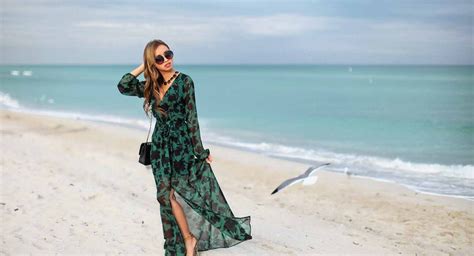 ۱۰ مدل لباس ساحلی دخترانه کوتاه و بلند و آستین دار تابستانی مجله زرافه