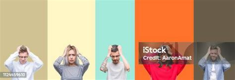 젊은 사람들의 그룹의 콜라주 화려한 고립 된 배경에 두통 필사적으로 고통 때문에 통증과 편두통 때문에 스트레스 머리에 손을 걱정하는에 대한 스톡 사진 및 기타 이미지