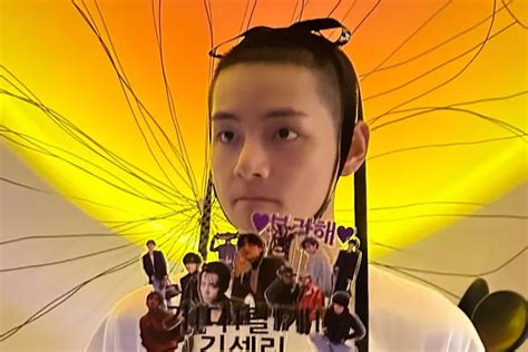 V Bts Pamer Rambut Botak Mulai Wamil Hari Ini Kvibes