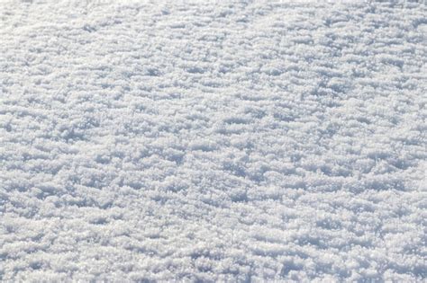 밝은 햇빛에 맑은 눈 질감 눈이 있는 겨울 배경 프리미엄 사진