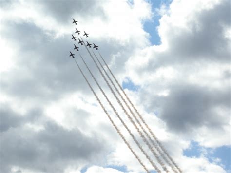 イギリス空軍曲技飛行隊「レッド・アローズ」