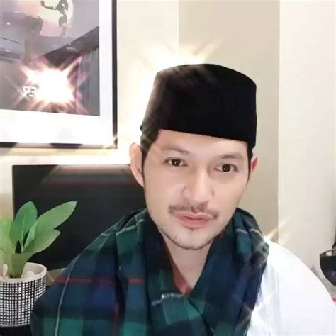 Potret 6 Aktor Ikatan Cinta Pakai Peci Arya Saloka Makin Menawan
