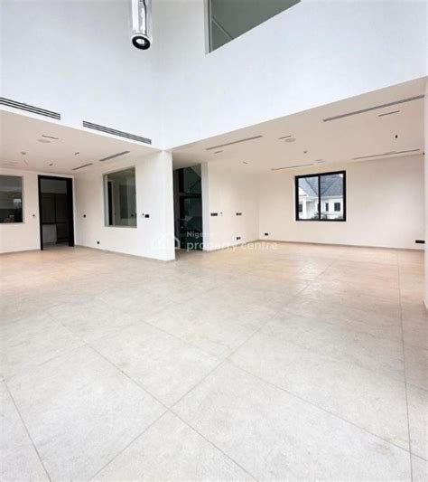 For Sale Luxury And Beautiful 5 Bedroom Mansion With 2 Bqs Banana