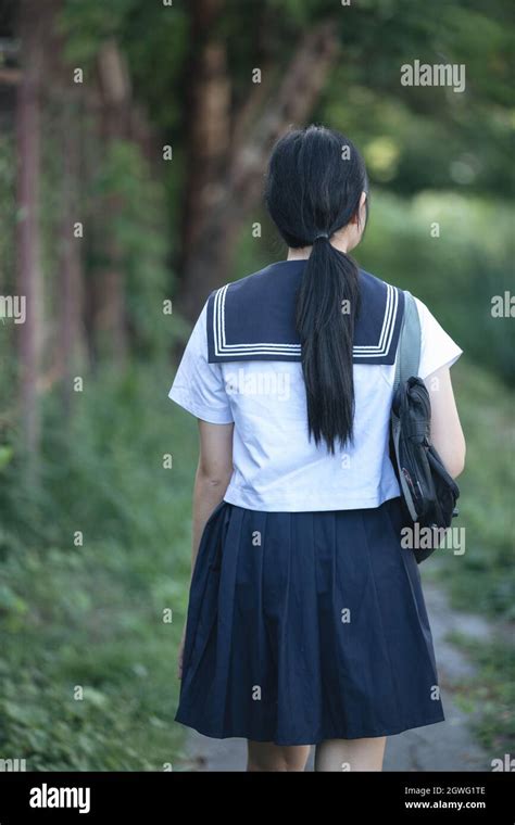 Asiatin Im Minirock Fotos Und Bildmaterial In Hoher Aufl Sung Alamy