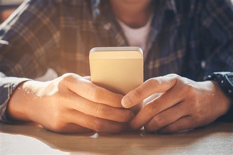 TROCANDO NUDES Homem é chantageado conversa íntima no WhatsApp em MT