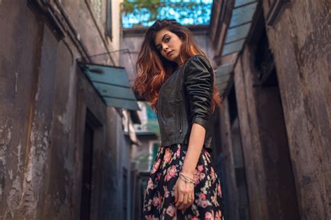 배경 화면 여자들 배면도 초상화 가죽 자켓 염색 한 머리카락 빨간 손톱 드레스 갈색 머리의 피사계 심도 아이 라이너 2048x1365 Motta123