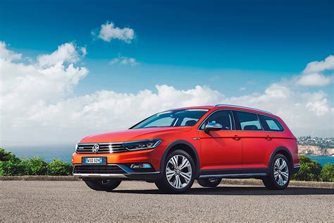 VOLKSWAGEN Passat Alltrack Specs Performance Photos