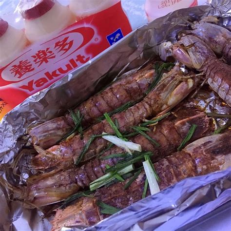 【椒盐皮皮虾（赖尿虾）烤箱版的做法步骤图】三小只萌妹子下厨房