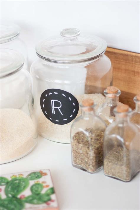 DIY Chalkboard Pantry Labels