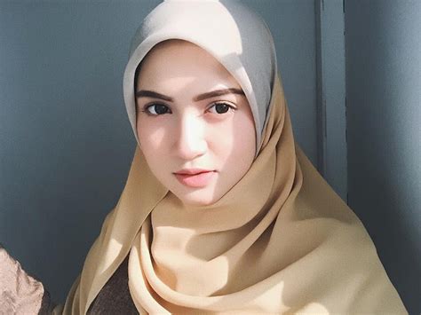 Malay Beautiful Hijaber Asyiqin Khairi Cute Pemuja Wanita