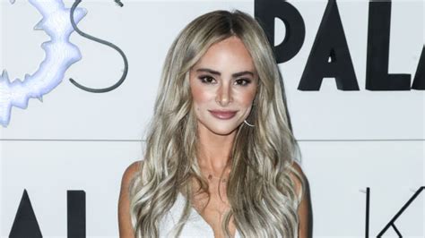 Amanda Stantons Wedding Dress Photos Hollywood Life