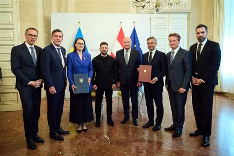 Україна та Австрія підписали пять угод про співпрацю Букви