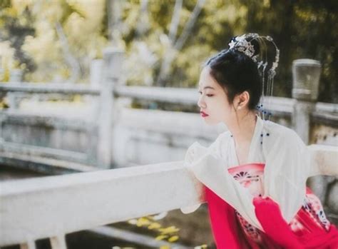 杜牧名句“玉人何处教吹箫”中的“玉人”指的是谁？——萧史与弄玉 努力学习网