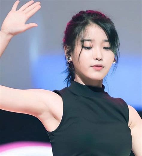 아이유 겨드랑이