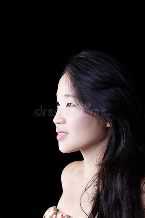 De Aantrekkelijke Jonge Aziatische Amerikaanse Vrouw Van Het