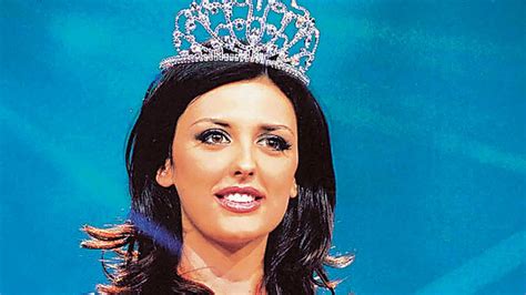 H Εβελίνα Παπαντωνίου 17 χρόνια μετά είναι πιο όμορφη από τότε που στέφθηκε Σταρ Ελλάς Bovary