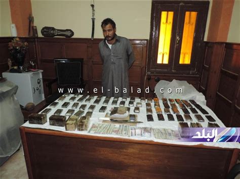بالفيديو والصور ضبط عاطل بحوزته 132 طربة حشيش و17 الف جنيه مزورة بـمطروح