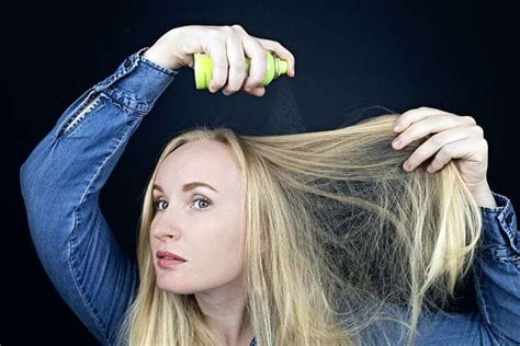 Cheveux Qui Sentent Mauvais L Astuce Pour Enlever Les Odeurs Sans Les
