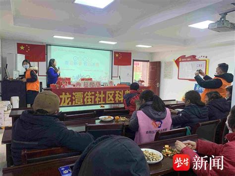 南京栖霞龙潭街社区“文明栖霞 温暖新春”文明实践志愿服务活动剪纸图案小朋友