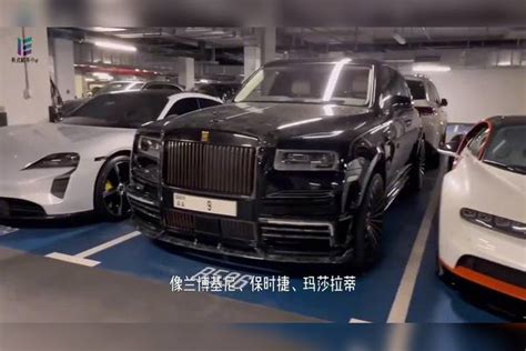 拾荒大爷走累了，坐在价值700万的豪车上休息，车主做法令人意外