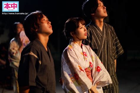 Lễ hội pháo hoa xuất hiện cơn mưa bất chợt đã giúp tôi có được em Sex Trung