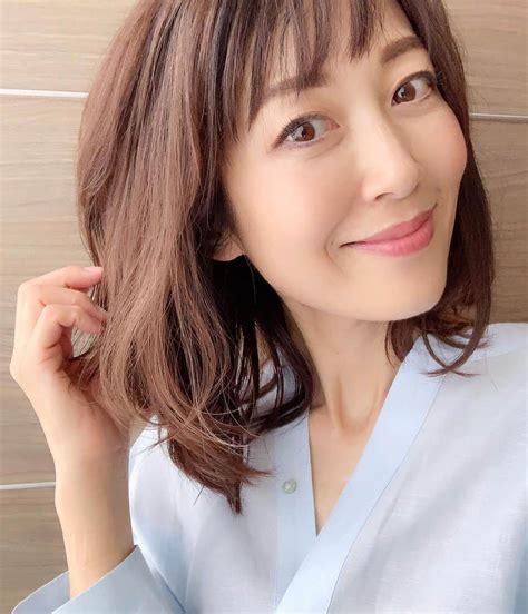 草間淑江さんのインスタグラム写真 草間淑江instagram「・ ・ 前髪が伸びて痒くなったりして切りたい切りたいって思っていたので