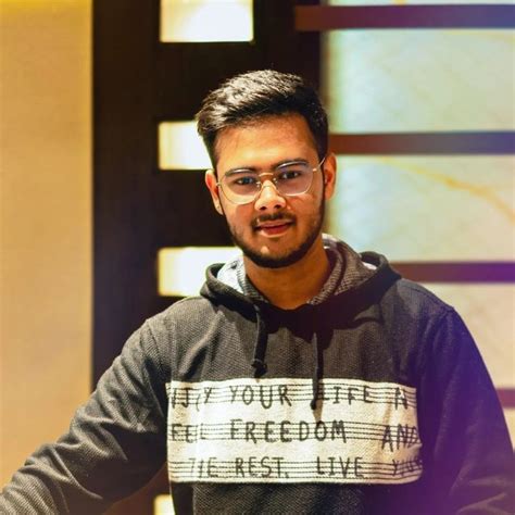 Dhruva verma / Varanasi (@captureverma) • Threads, Say more