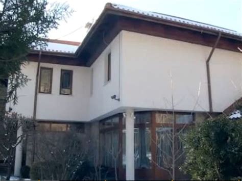 Вдовицата на Шарлопов продаде огромната къща във Владая лятото е в