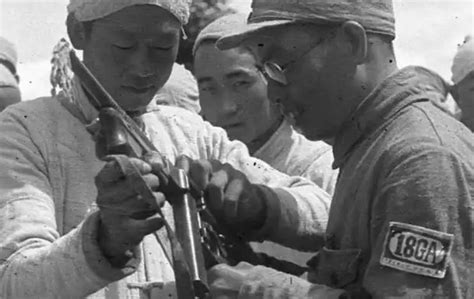 1940年前，八路军的主力师里，为何会装备着600支冲锋枪？腾讯新闻