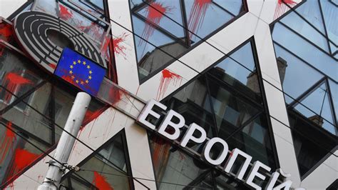 МВнР осъди посегателството срещу сградата на Дома на Европа Общество