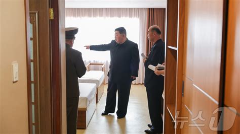 사진으로 보는 김정은 국무위원장 행보 `김정은 격노` 사건 꺼내며 장마 대응 당부…北 간부 기강잡기 Zum 뉴스