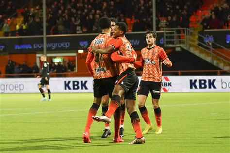 Fc Volendam Wint Ook Van Rkc Waalwijk En Boekt Tweede Zege Op Rij