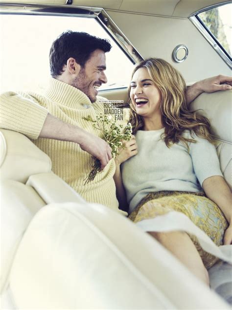 Lily James And Richard Madden Fotos Fofas De Casais Fotos Fofas Romance