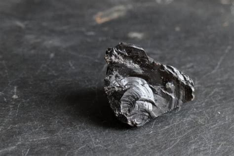 Understanding Conchoidal Fracture A Window Into Natures Craftsmanship Rock Seeker Understanding Conchoidal Fracture A Window Into Natures Craftsmanship Rock Seeker