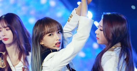 포토 쇼챔피언 우주소녀 성소 간절한 손 끝과 시선