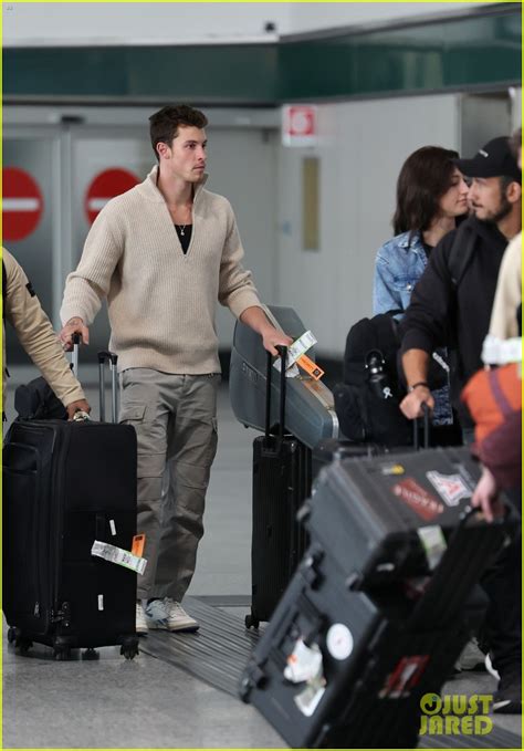 Shawn Mendes Is All Smiles While Landing In Milan Photo 4913230