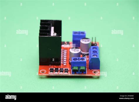 H pilote de moteur de pont ou carte de contrôleur de moteur pour interface entre le moteur et