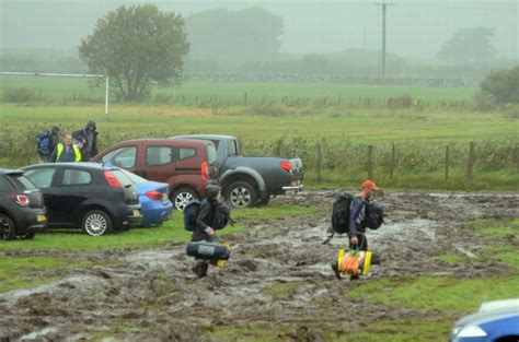 Cars Stuck In Mud At Car Park After Festival No 6 North Wales Live