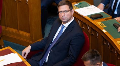 Gulyás Gergely megnősült nagy lagzit tartottak a Várban Blikk