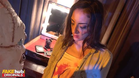 Faux Horror Movie Heads Wrong When Real Wondrous Comes In Star Actress Dressing Room Hotntubes Com