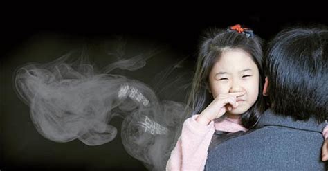 담배 간접흡연 흡연 뒤 아이 안지 마세요호흡만으로 니코틴 옮겨요 발암물질 은 흡연자가 있는 곳 어디에든 존재합니다