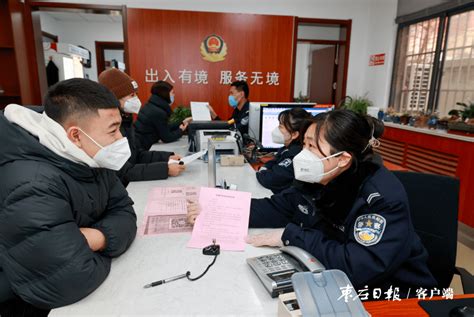 出入境新政实施 我市迎来办证高峰枣庄市市民管理科