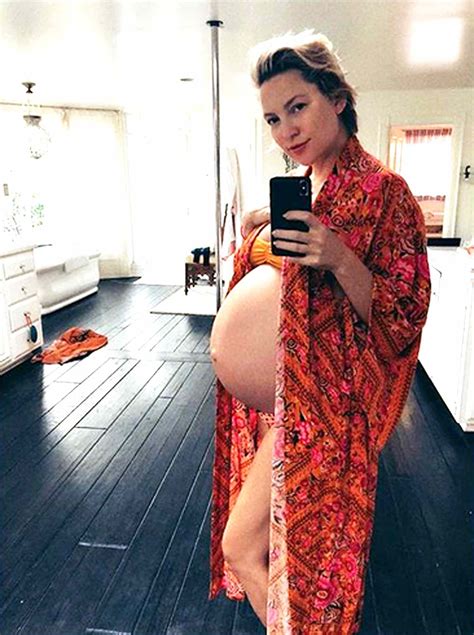 Celebrities With Outie Belly Buttons 60 Photos Moonagedaydreamfilm