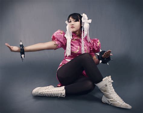 Chun Li Sitting Pose By Roxiicosplay On Deviantart