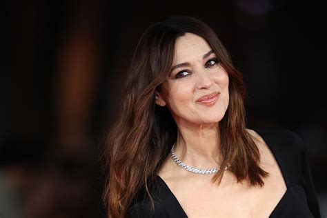 Любовта върна усмивката на Моника Белучи страница 7 Elle Bg