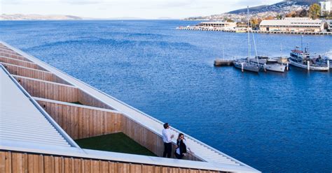 Macq 01 Prestige Travel